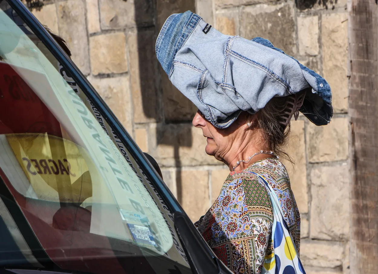 Amusing and Unusual Head Coverings - portraiture photo contest ...